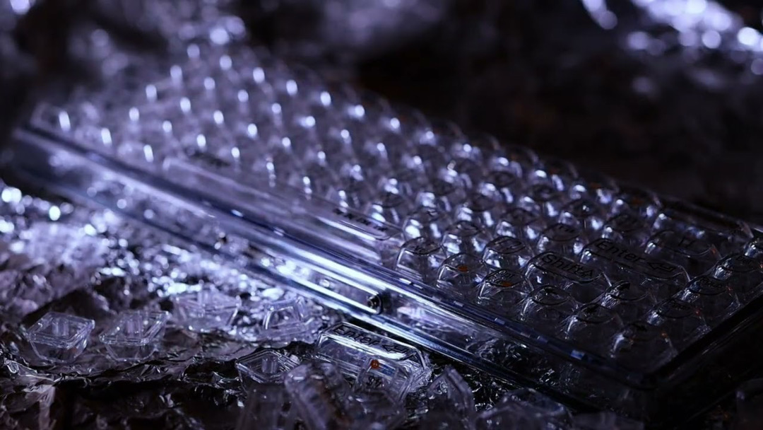 Crystal-Clear Mechanical Keyboard Makes It Look Like You’re Typing On ...