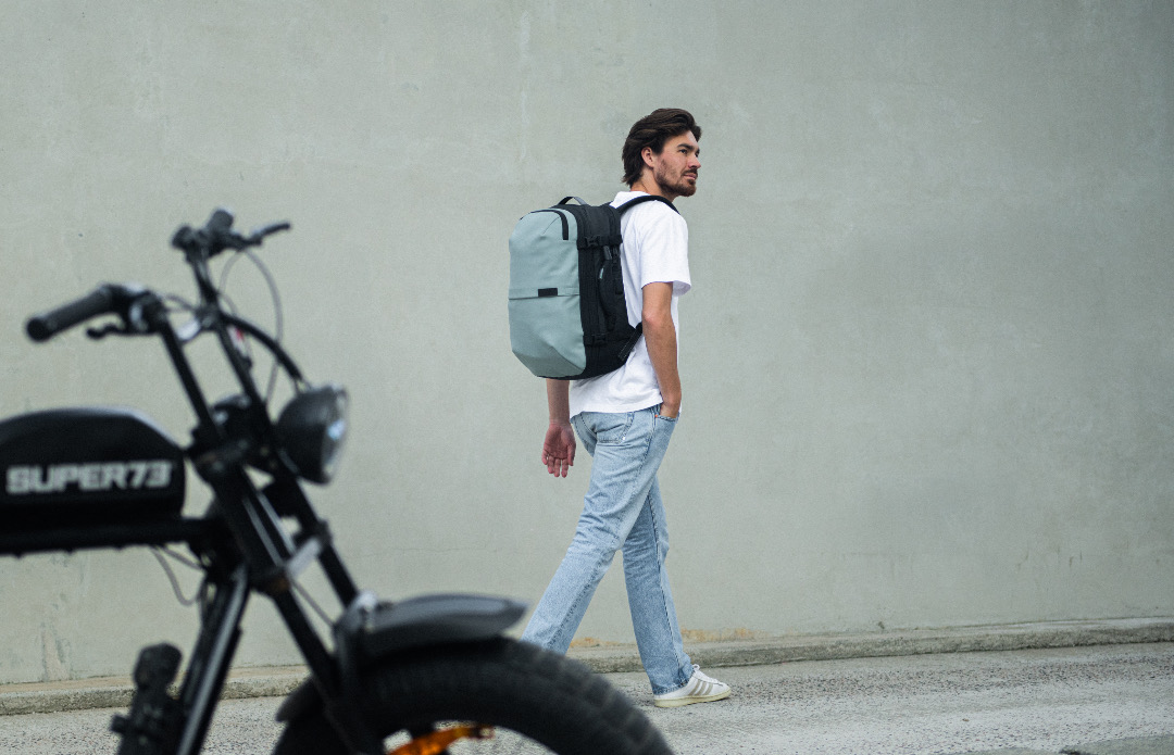 Cool Backpack With Built-In Compression Lets You Pack 50% More On Your ...