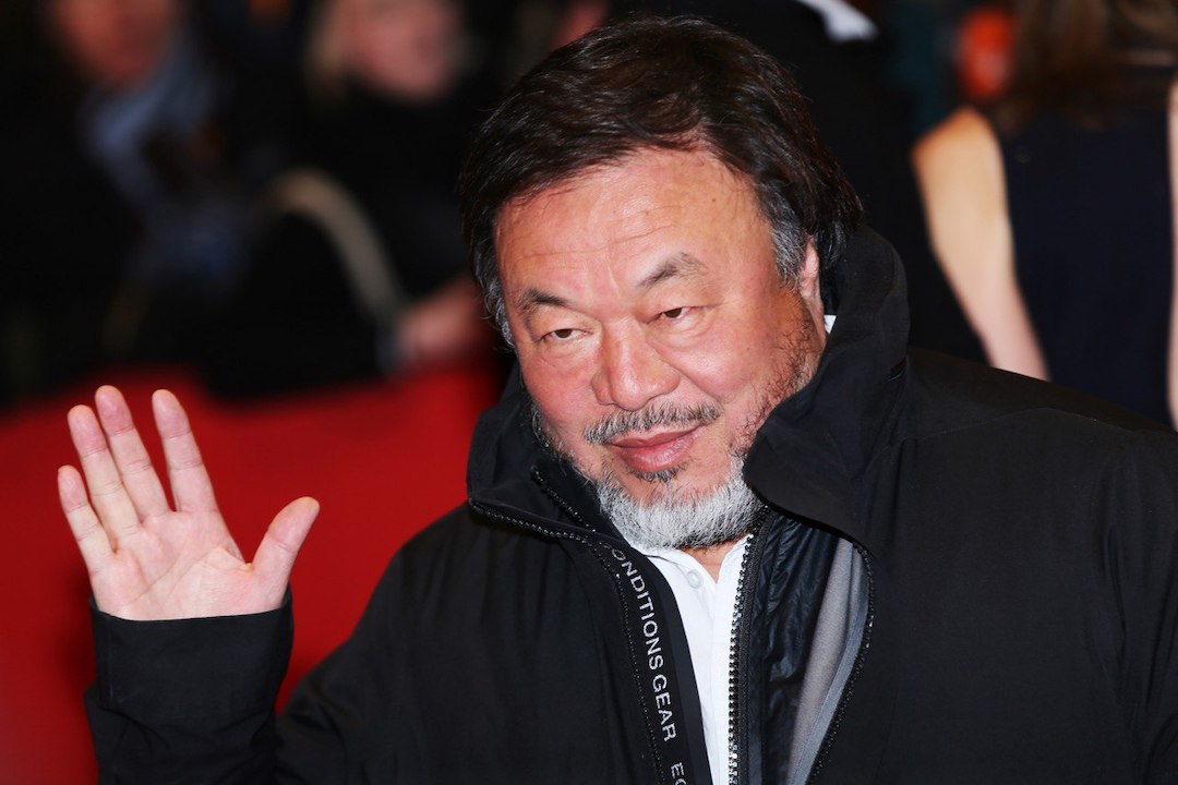 Ai Weiwei Hands Out Free Artworks In London Park To Mark Human Rights Day - DesignTAXI.com