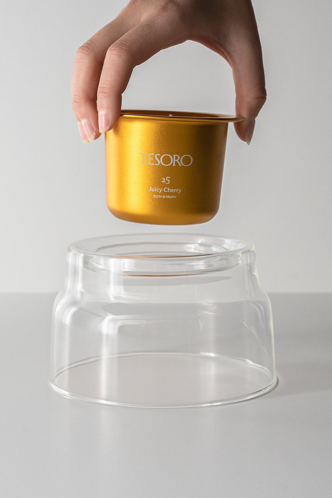 This ‘Infinitely Refillable’ Candle Fits Seamlessly Into Any Home Décor ...