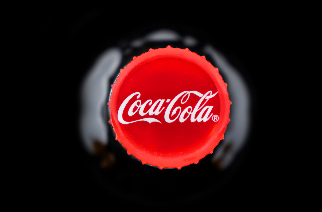 Coca-Cola Can Optical Illusion Will Have You Seeing Red, Literally ...