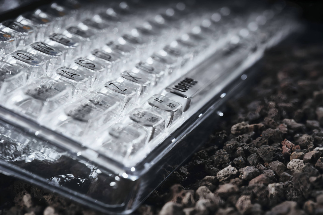 Crystal-Clear Mechanical Keyboard Makes It Look Like You’re Typing On ...