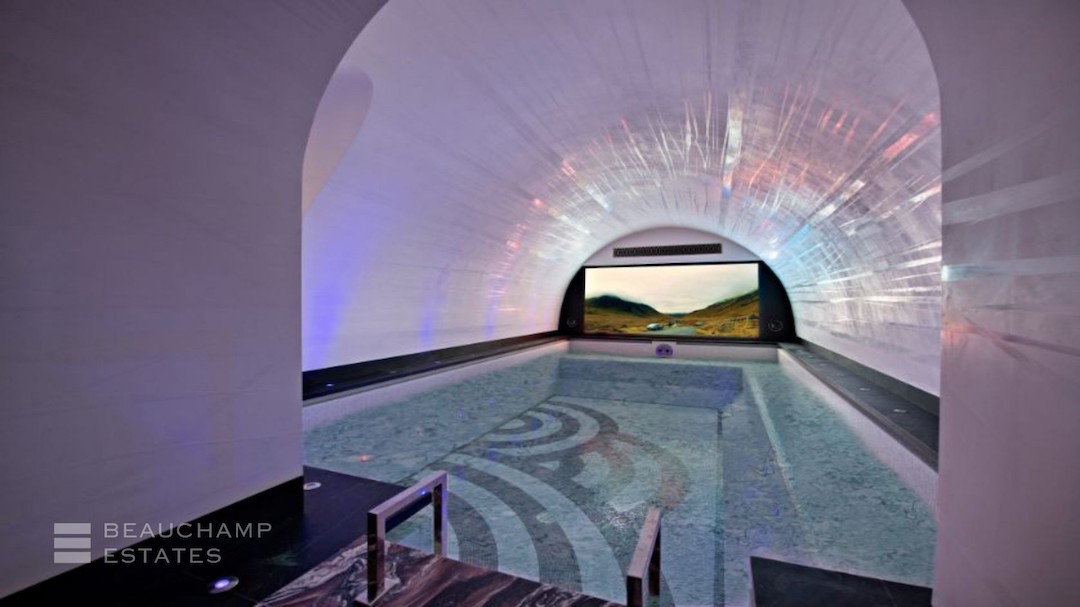 Gucci’s Former HQ Attracts Offers From Tycoons To Live In It ...