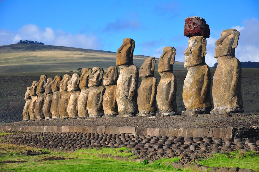 New Moai Statue Emerges From Evaporated Lake On Easter Island - DesignTAXI.com