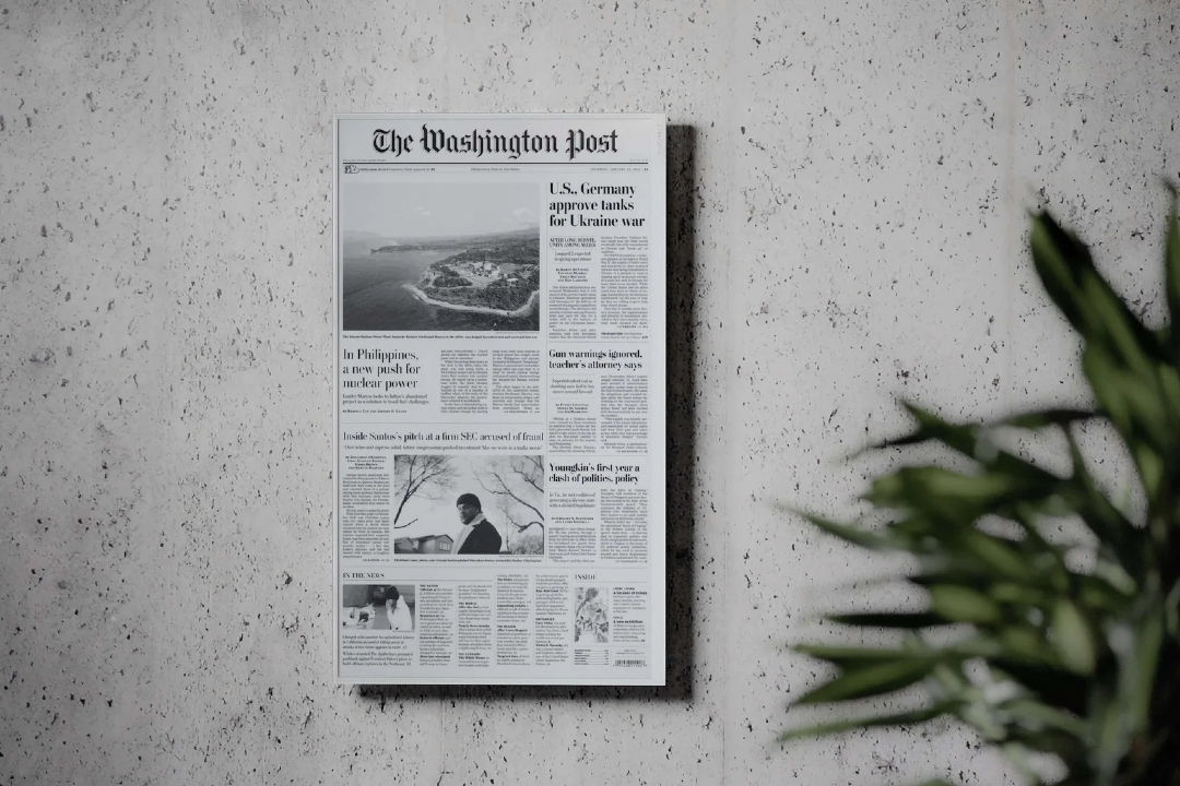 This E-Ink Poster Keeps You Informed By Delivering Fresh Newspapers ...