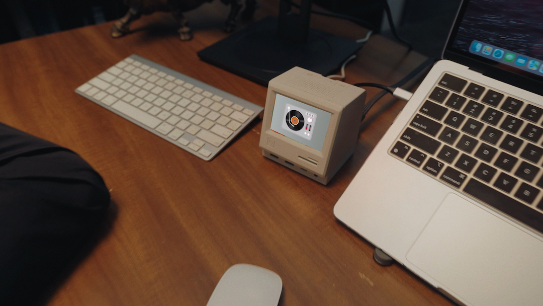 Hook Up Your Workspace With A Mini Retro 14-In-1 Docking ‘Computer ...