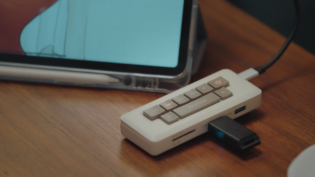 Hook Up Your Workspace With A Mini Retro 14-In-1 Docking ‘Computer ...