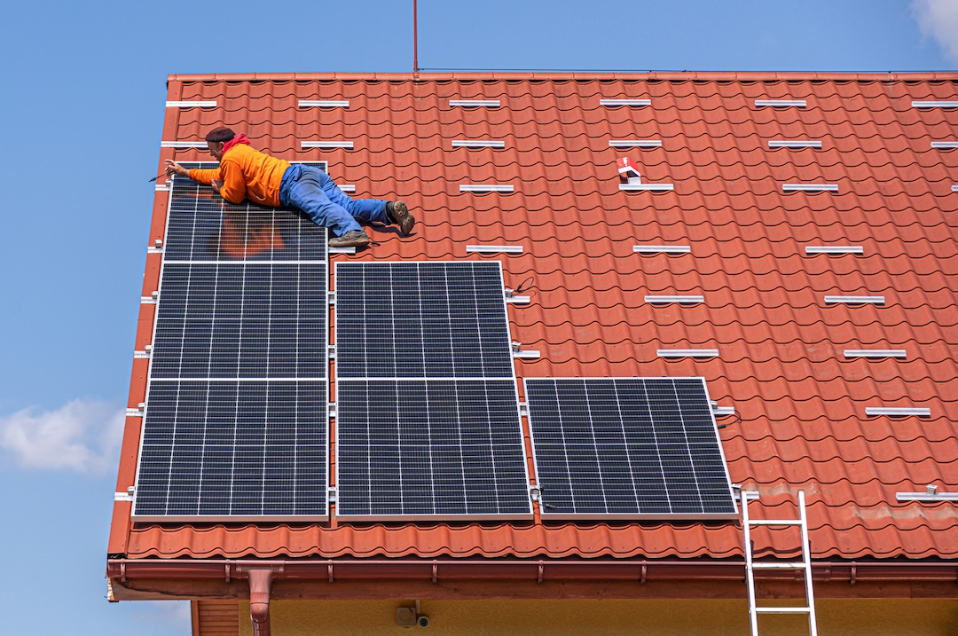 Ultra-Thin Coating For Solar Panels Makes Them Self-Cleaning, Low On ...