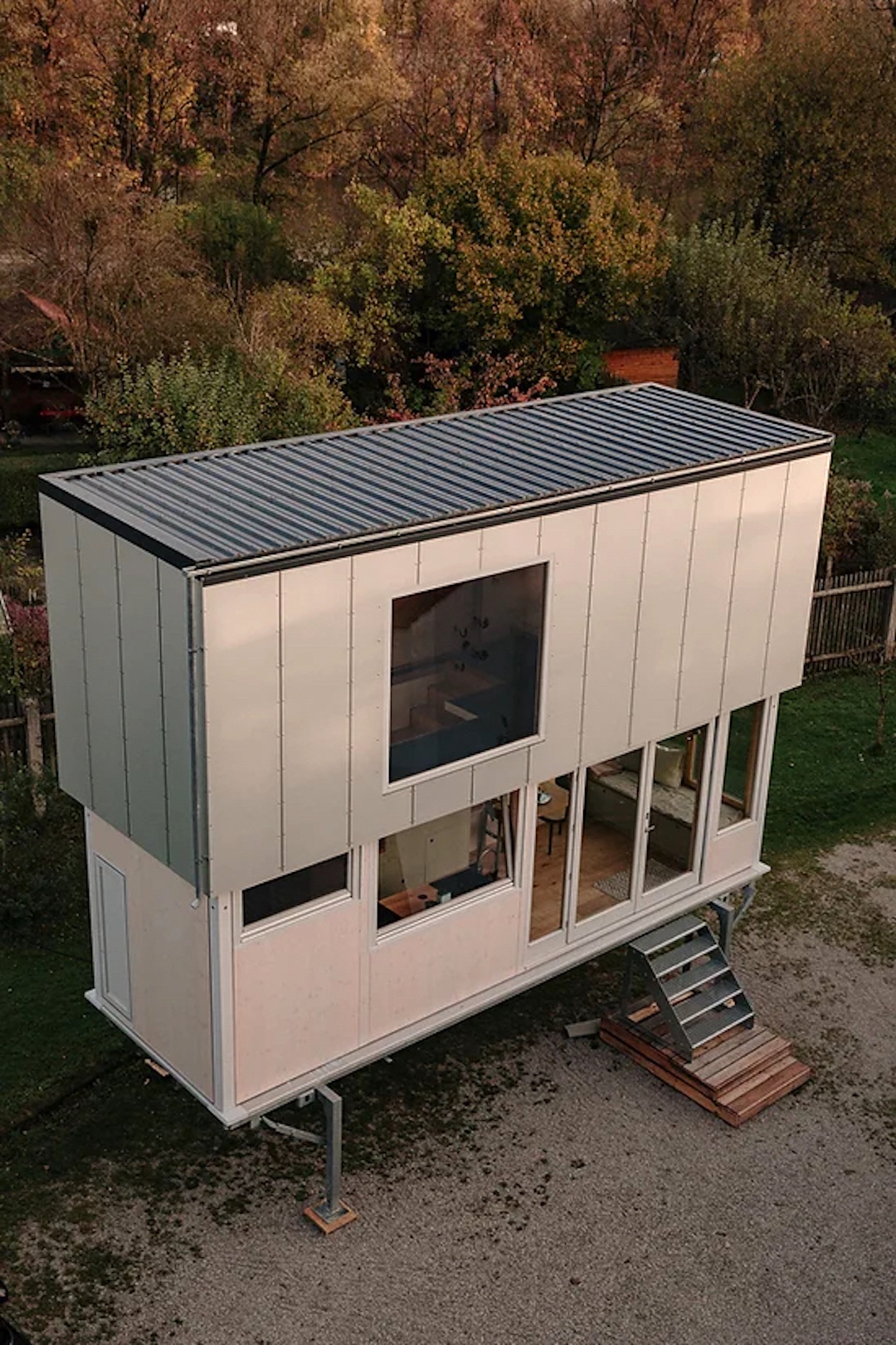 This Tiny Mobile House Comes With A Pop-Up Second Floor For More Space ...