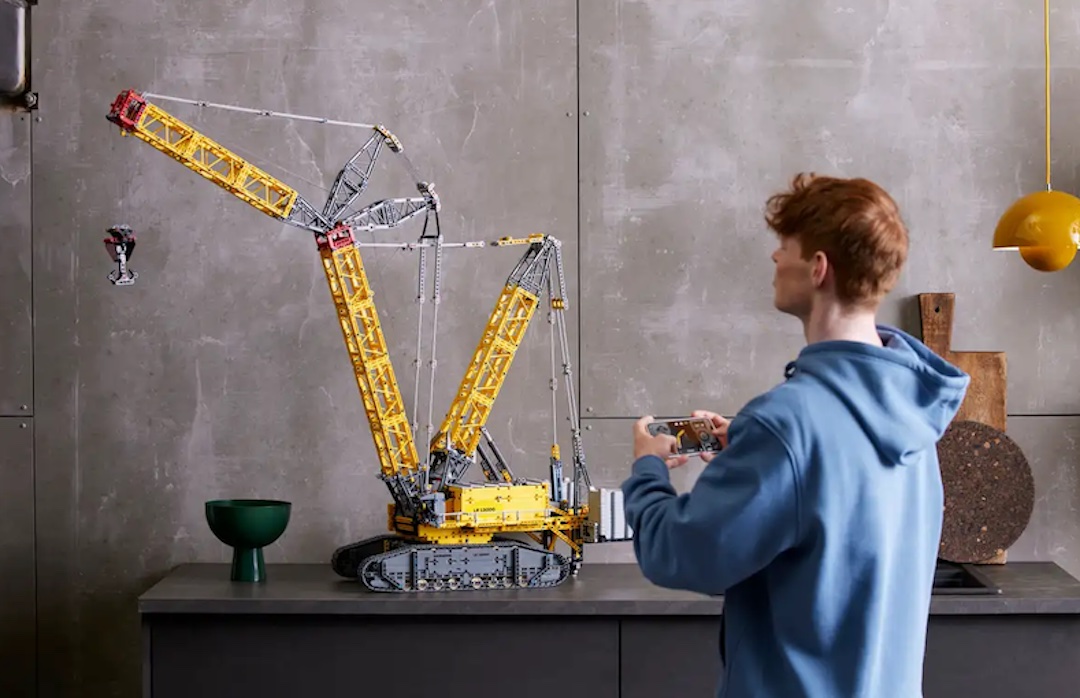 LEGO’s Most Expensive Technic Set Is A $700 Liebherr Crawler Crane ...