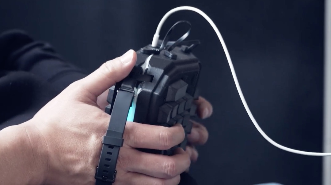 Wearable Keyboard Turns Into A Controller For You To Send Emails As You ...